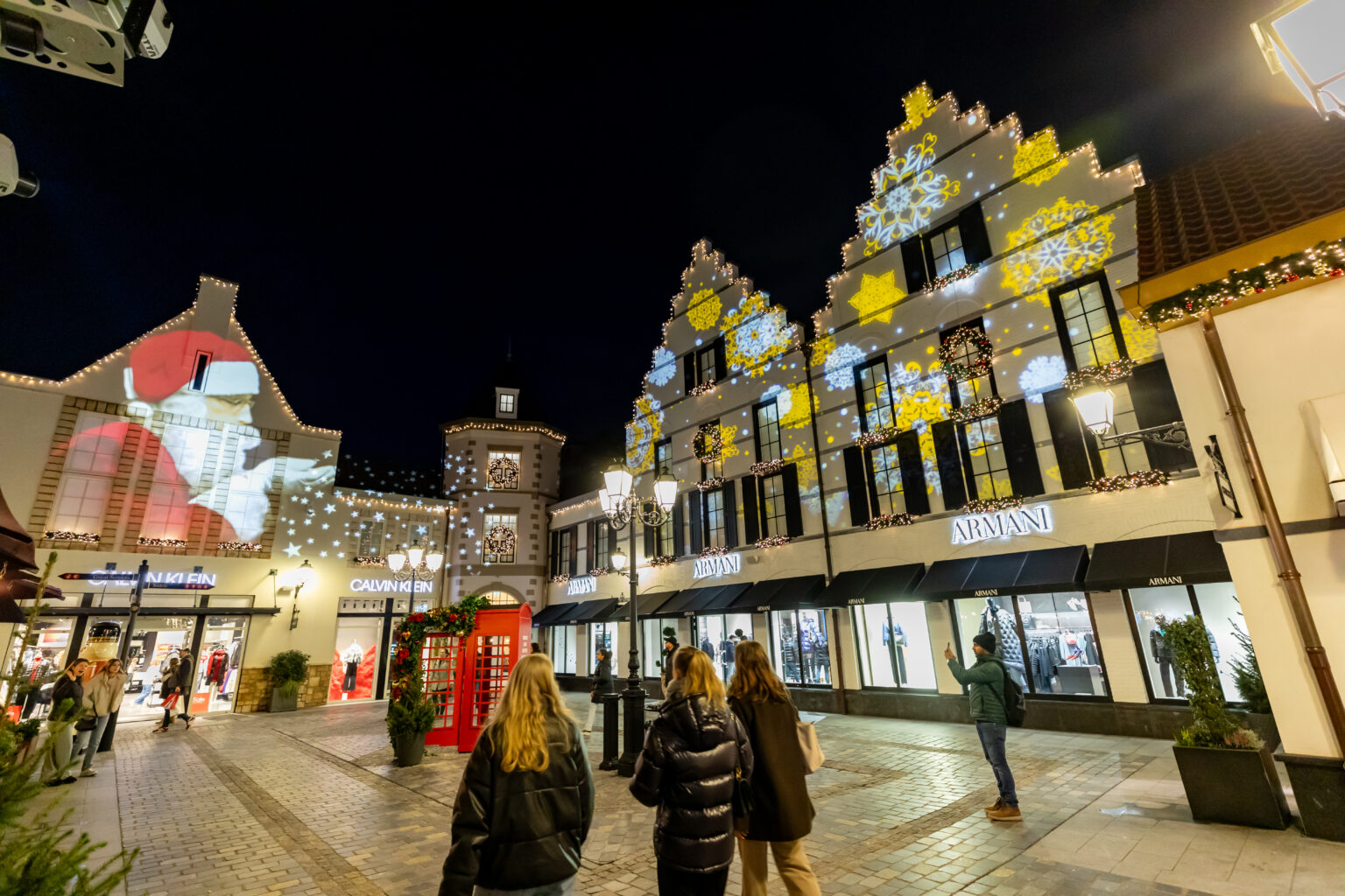 KIJK. Magische lichtshows in Designer Outlets Roermond en Roosendaal ...